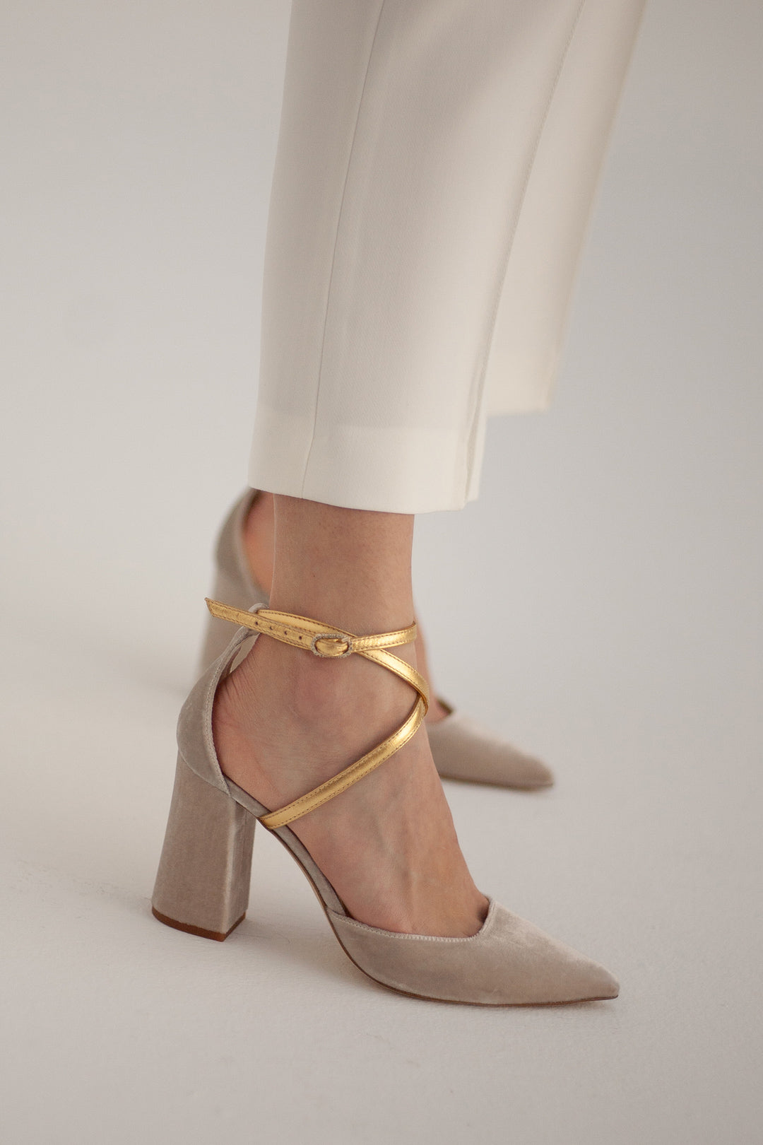 flordeasoka | GRETA 9 TALC |Pointed velvet shoe with golden straps.