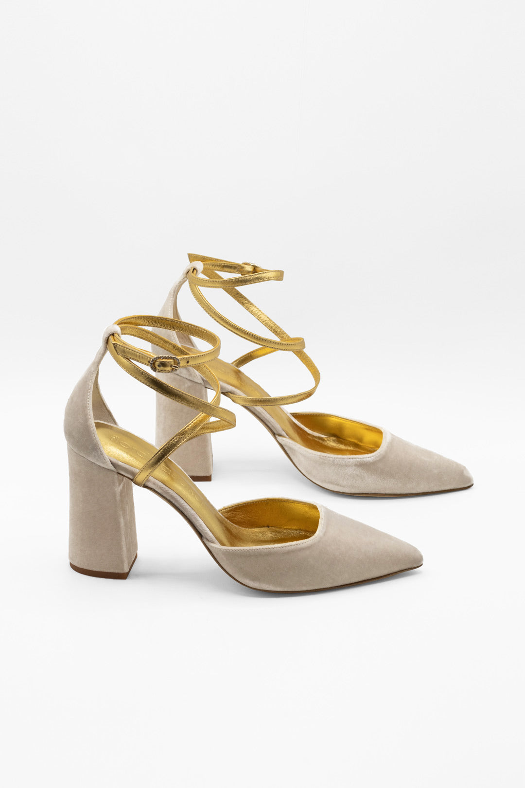 flordeasoka | GRETA 9 TALC |Pointed velvet shoe with golden straps.
